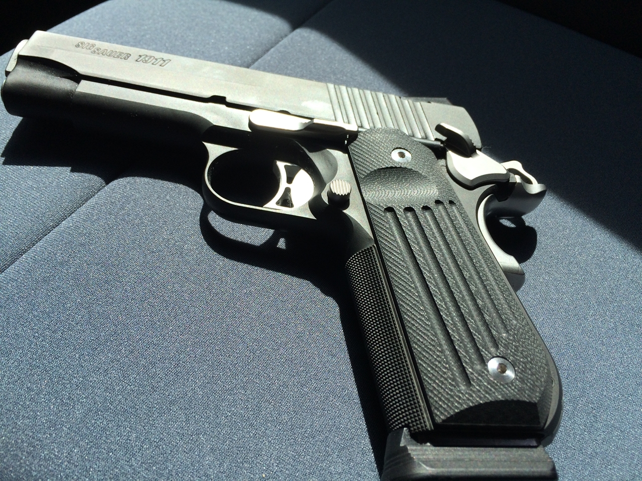 Harrison Design & Consulting, LLC. HD-302-TS Carry Groove Grips, Round Butt